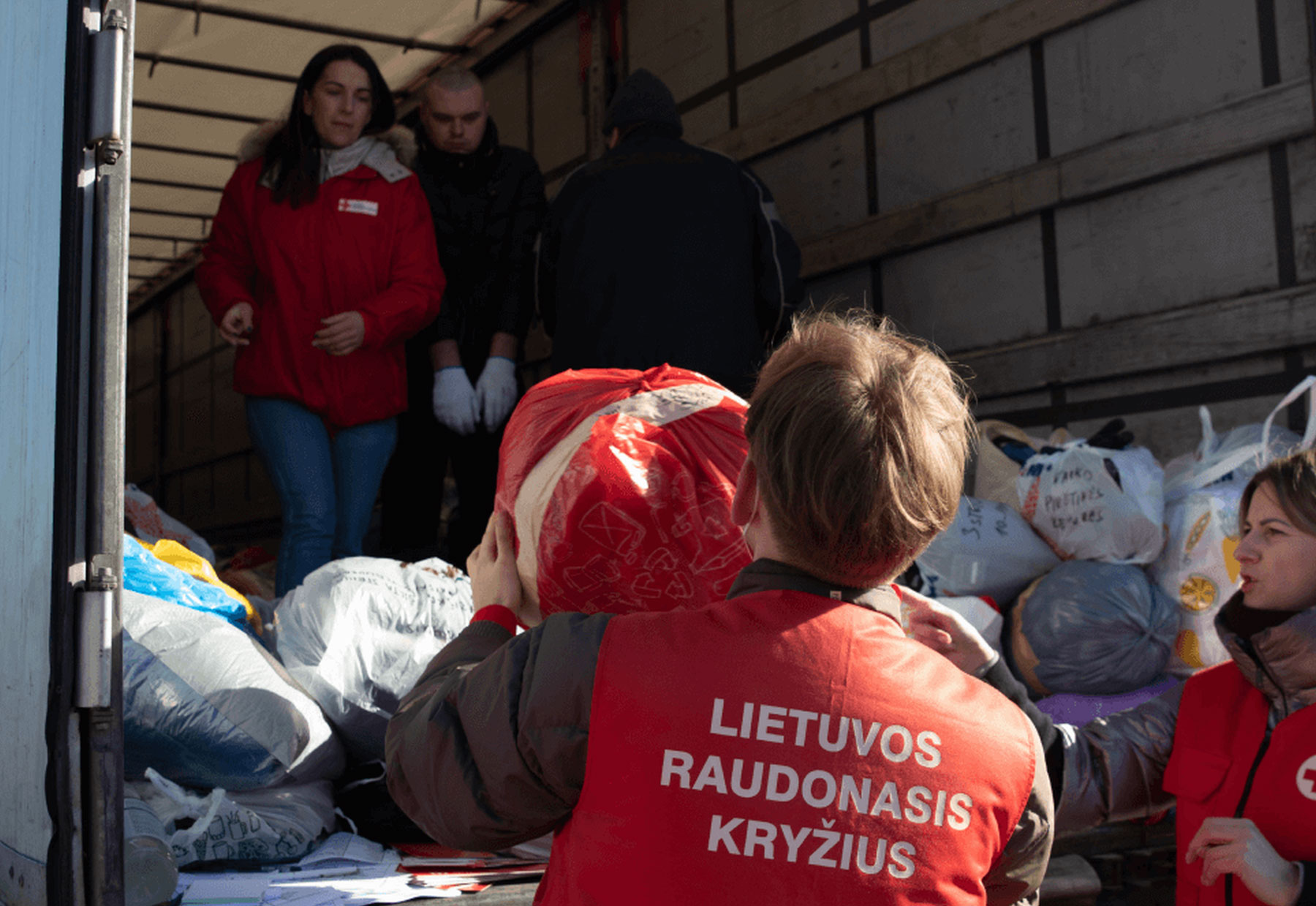 Raudonasis Kryžius: kiekviena diena, kai siunta vėluoja, gali būti per ...